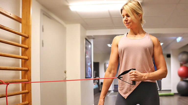 Hur träna axlar - 6 övningar för heltäckande axelträning - Sporthälsa