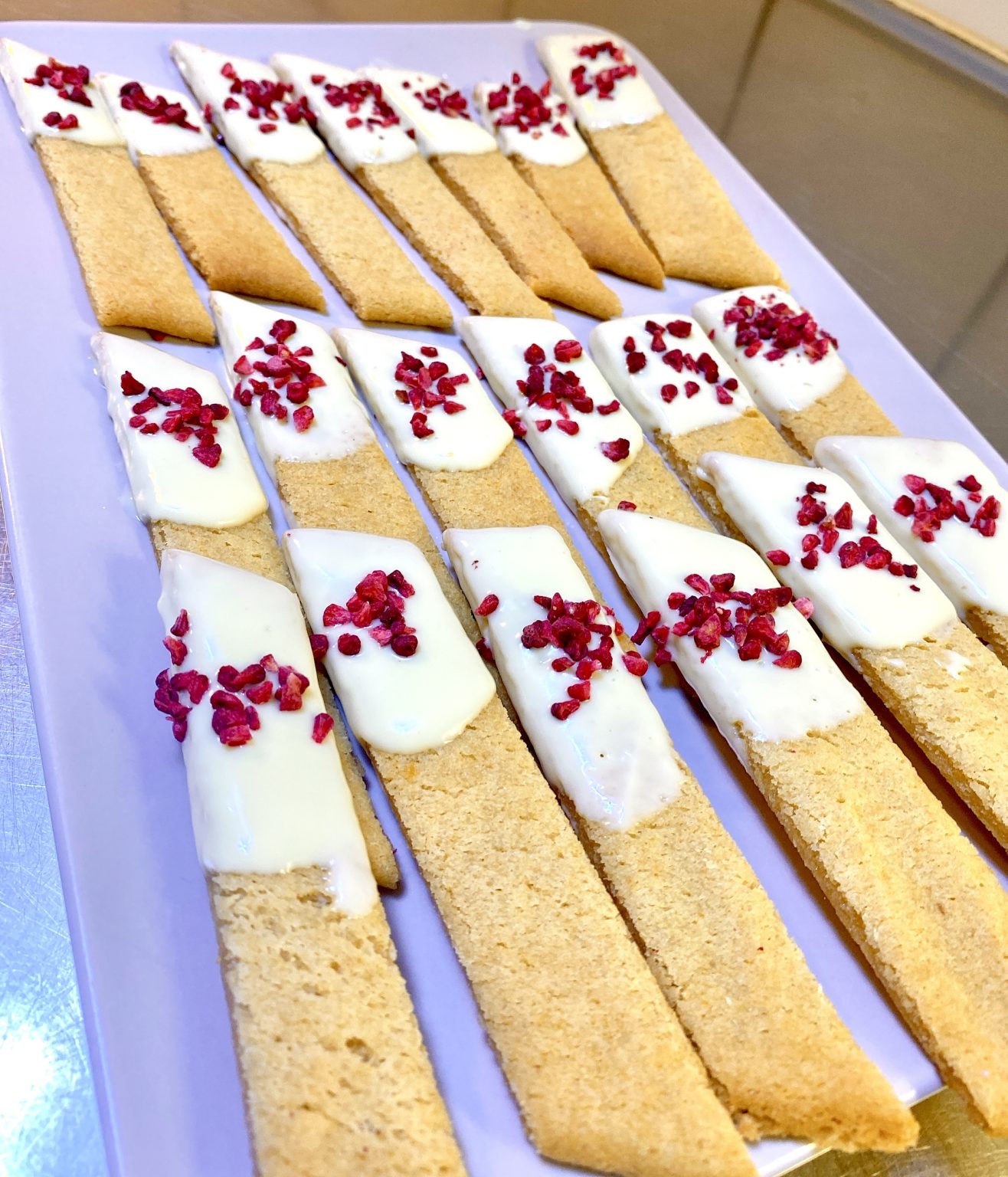 Sockerfria kolasnittar med hallon - glutenfritt recept - Sporthälsa