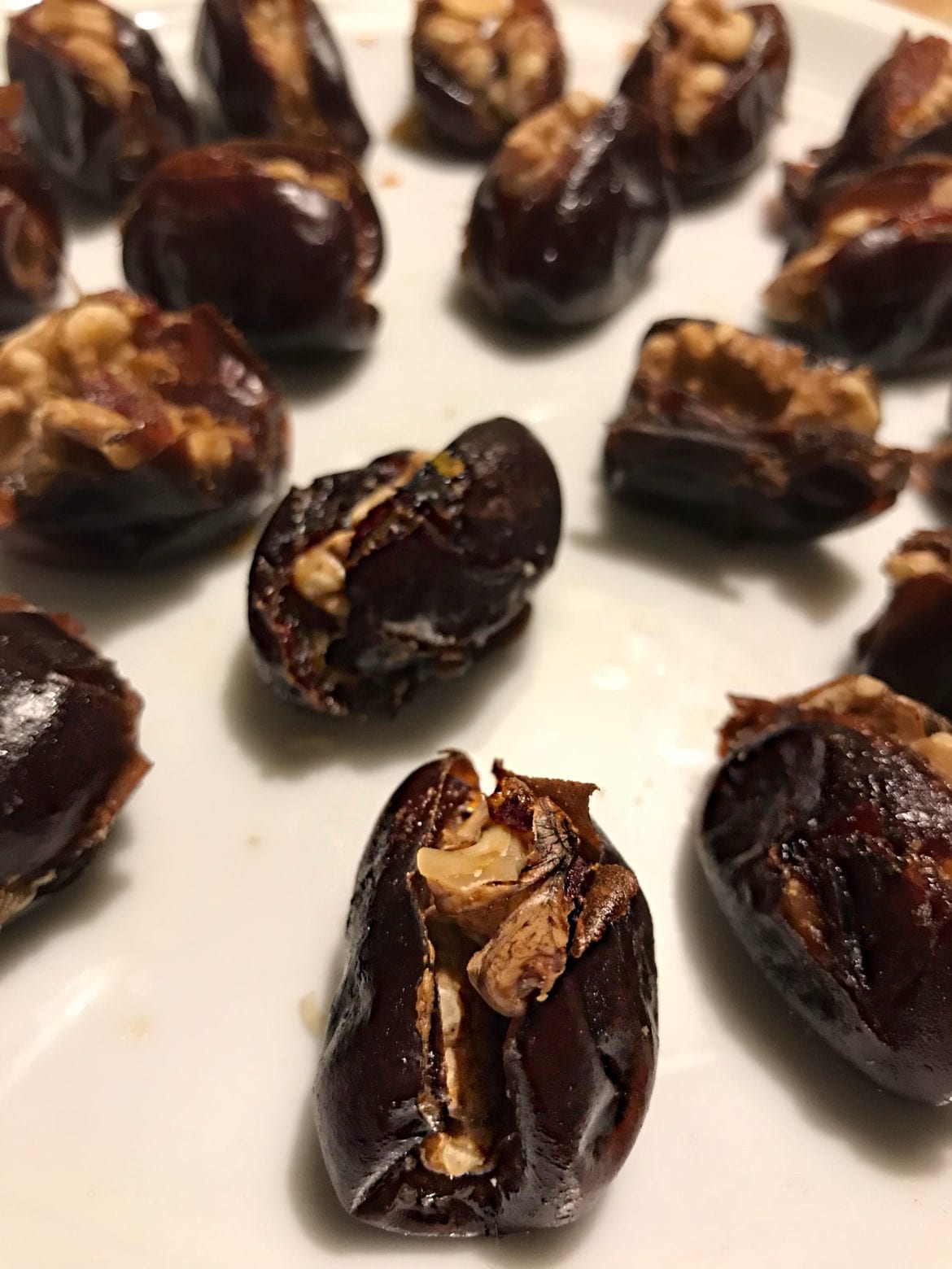 Recept: Dadlar med nötter - Gianna Stevanovic