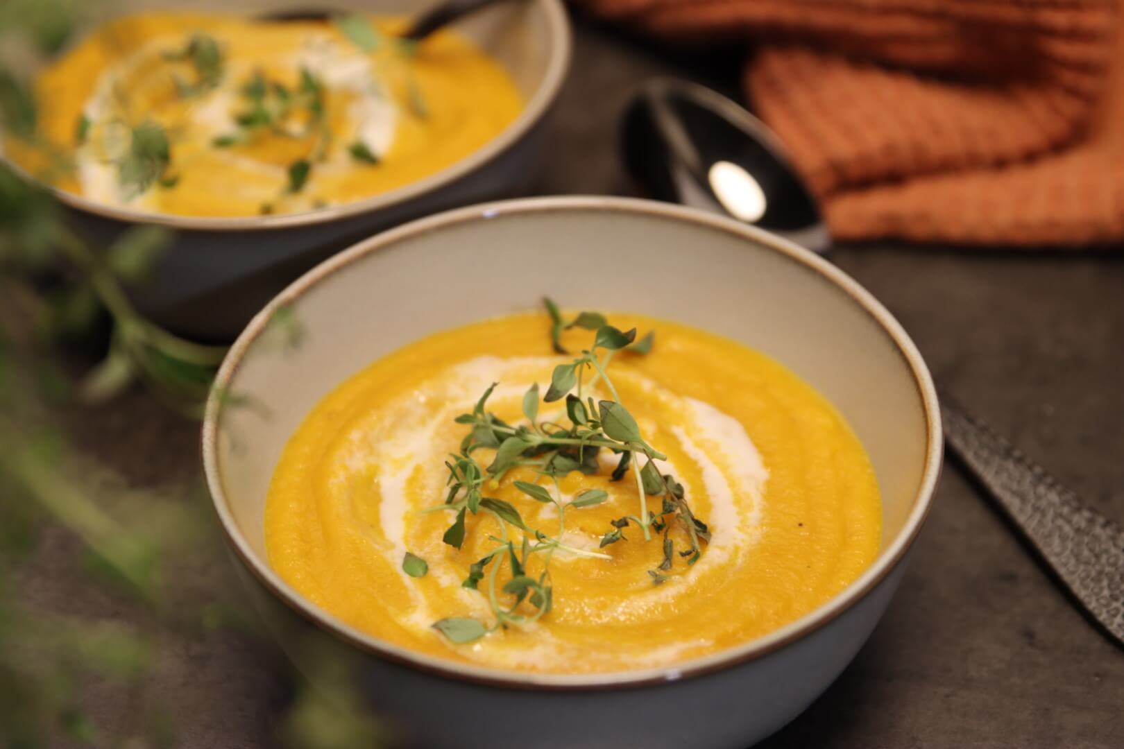 Rökig morotssoppa 🥕 – Vegansk recept - by Derin