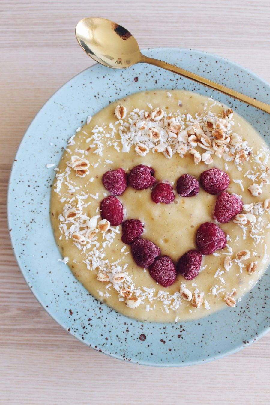 Tropisk smoothiebowl - Magiskmat.nu