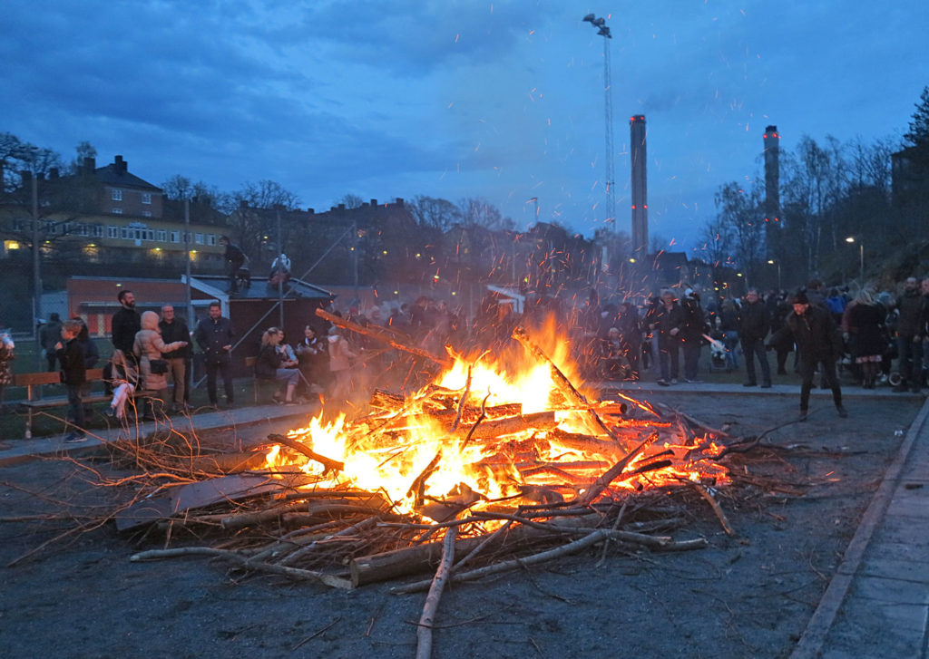 Rörelseglad Valborg i bilder