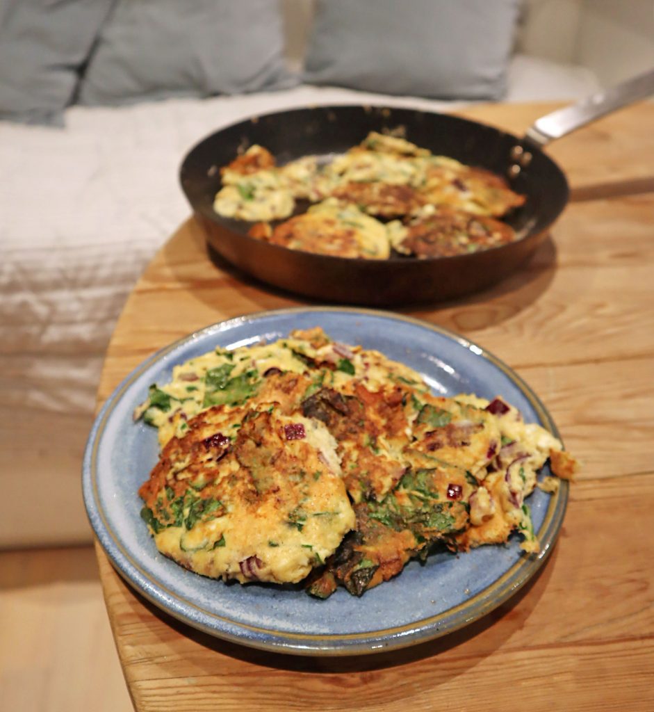 Kikärtsbiffar med fetaost och spenat – enkelt recept - Anna Jonasson ...