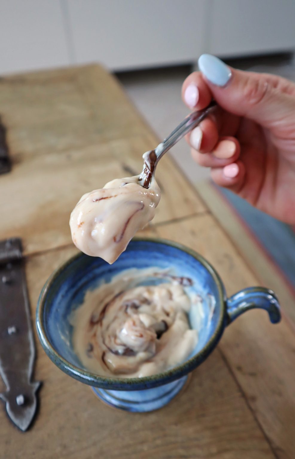 Sockerfri gräddglass med nötkräm av 3 ingredienser - Anna Jonasson ...