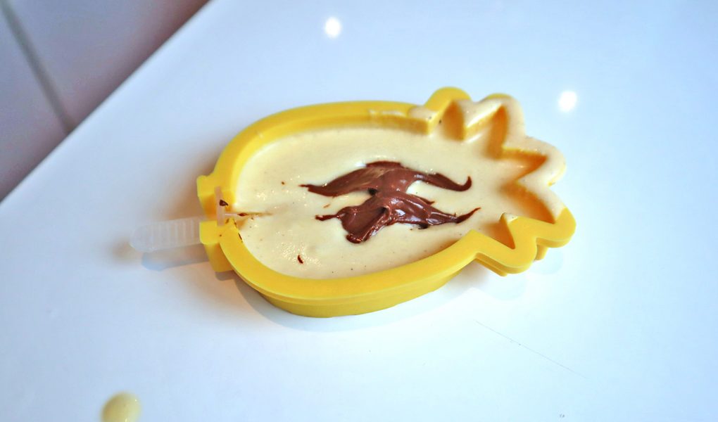 Sockerfri gräddglass med nötkräm av 3 ingredienser - Anna Jonasson ...