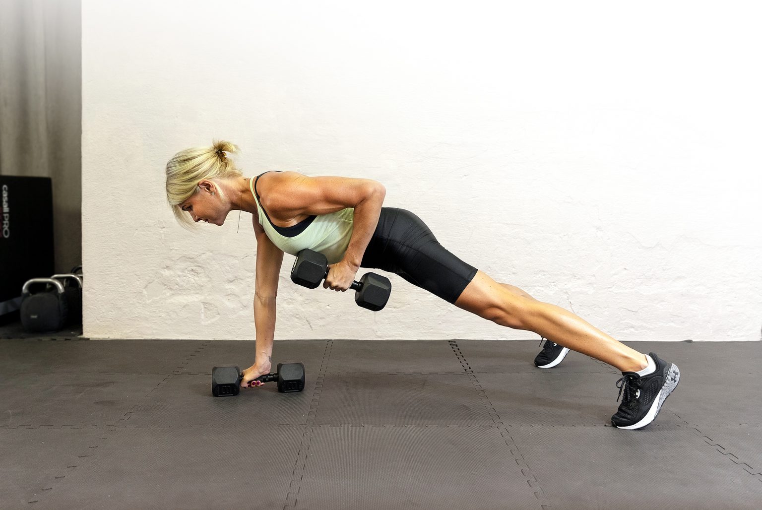 Rocka din rygg med hantlar - stärkande program med 6 övningar - Anna ...