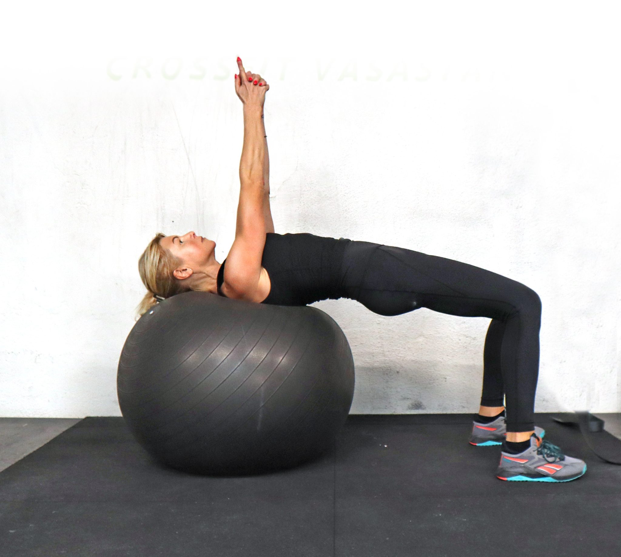 Träna djupa magmusklerna på pilatesboll - program med 6 övningar - Anna ...