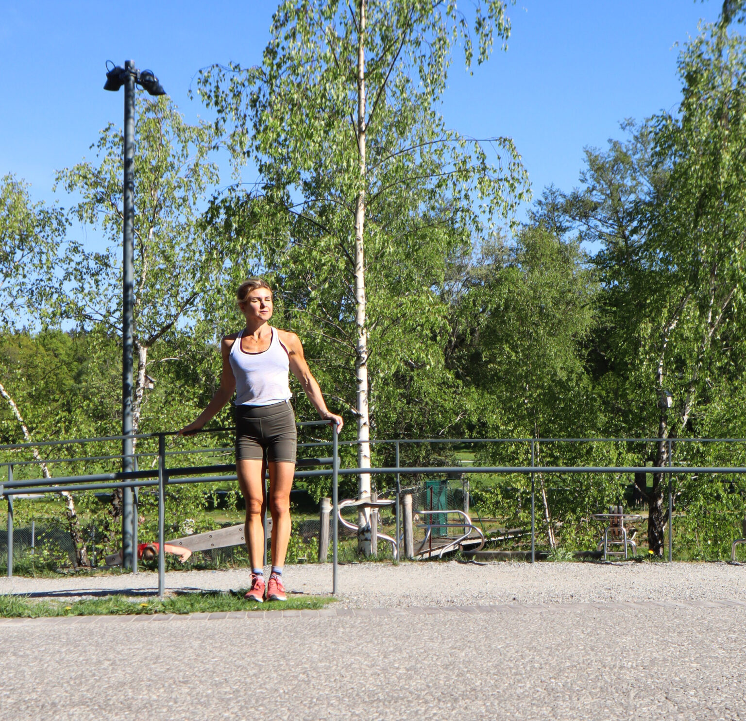 Ett räcke räcker.. träna hela din kropp med 5 effektiva övningar - Anna ...