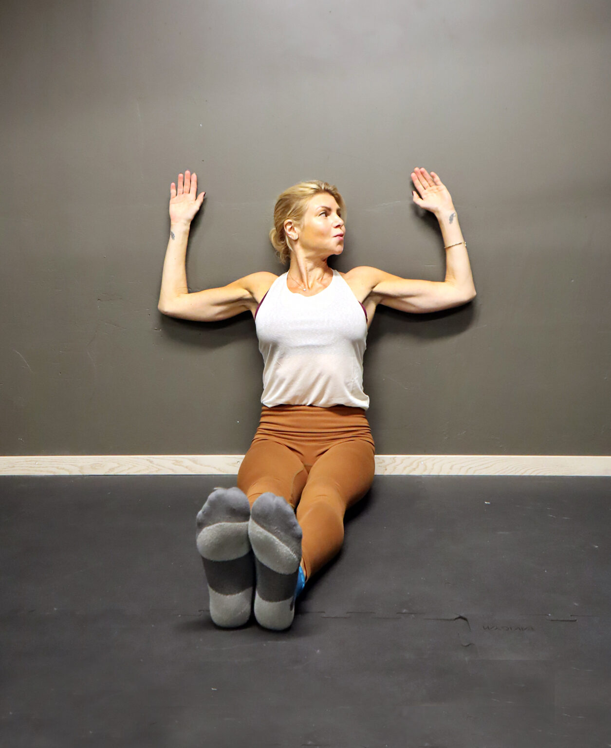 8 rörlighetsövningar vid en vägg för hela din kropp - Anna Jonasson ...